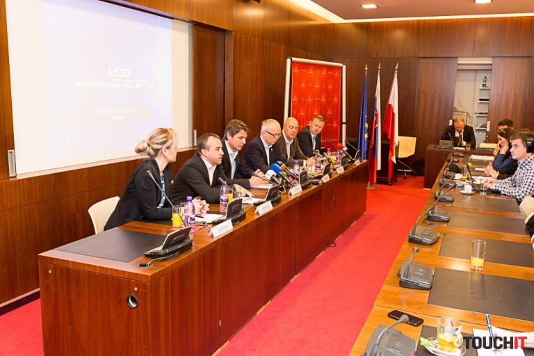 VIDEO touchIT: Bratislava spustila elektronizáciu služieb – treba na to internet a elektronický ...