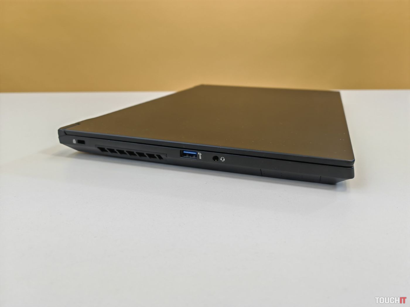 Intel NUC X15 Laptop Kit: Takto má vyzerať herný notebook (RECENZIA) | TOUCHIT