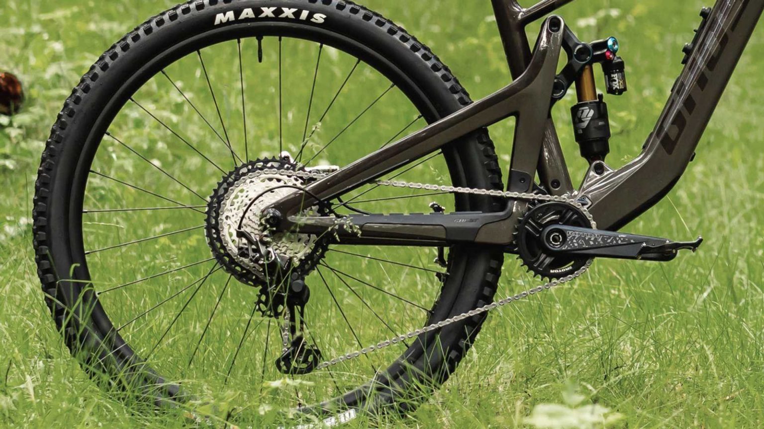 Ghost Path Riot: Špičkový elektrický bicykel s karbónovým rámom pre ...