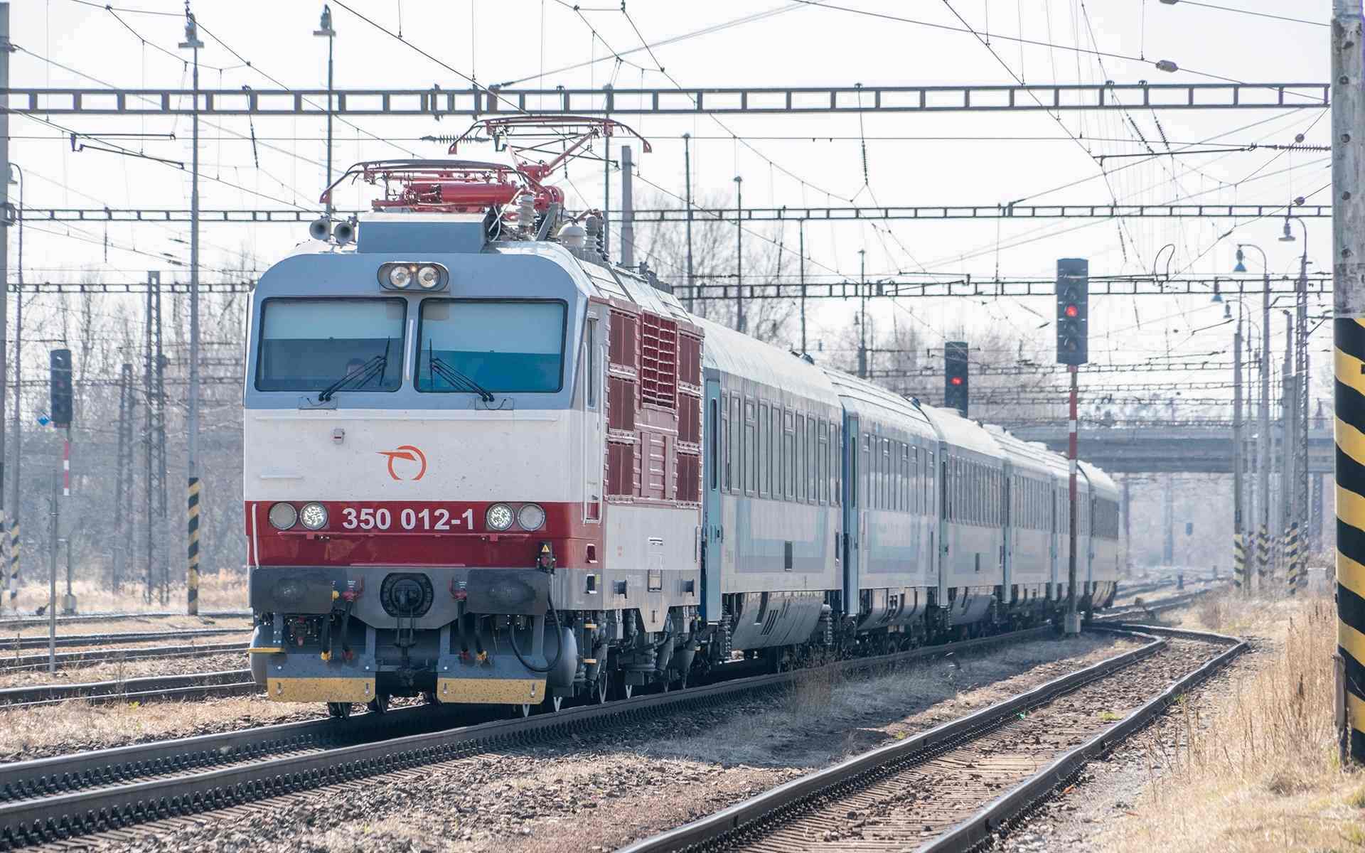 Cestovanie vlakom do Prahy a spať sa dočasne zmení. Návod na to, ako sa tam vôbec dostať | TOUCHIT