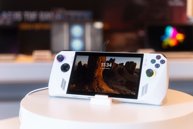 Datacomp otvoril jedinečný showroom v Bratislave | TOUCHIT